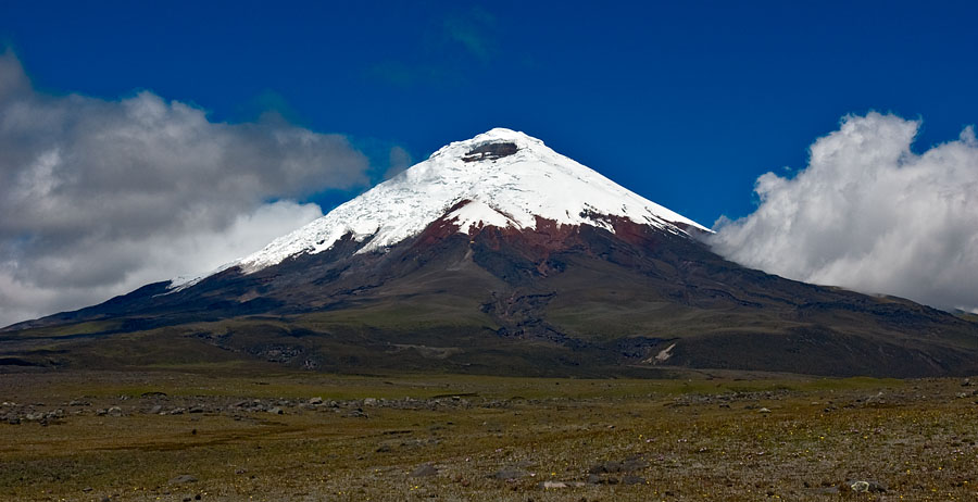 Cotopaxi, l'un des volcans les plus dangereux du monde est entré en éruption